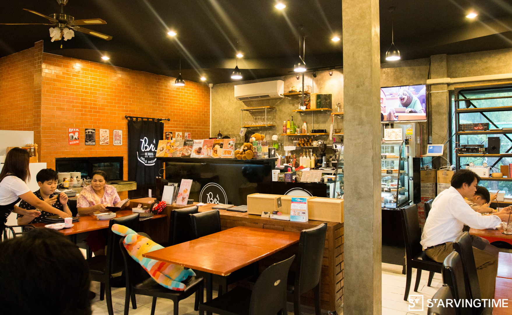 (ชมคลิป) The Brick Cafe!! คาเฟ่สุดชิค ในซอยท่าอิฐ!! - ข่าวสด