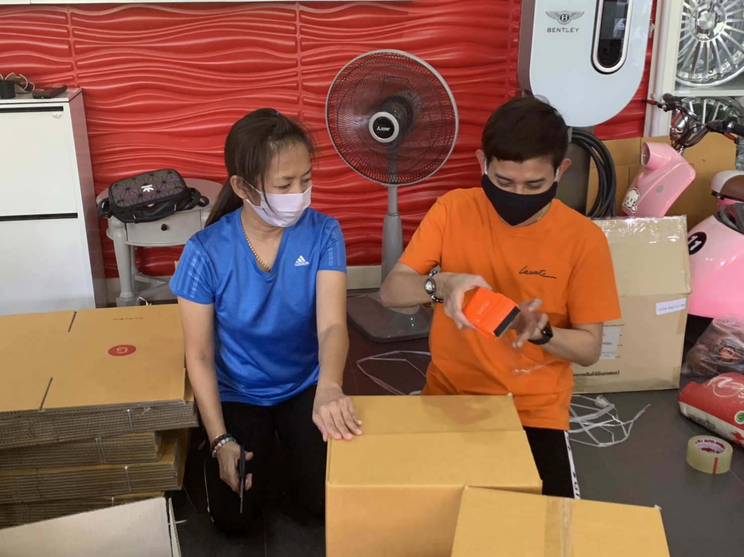 จั๊กจั่น ทำกล่อง Sharing Box ช่วยเหลือคนเบื้องหลังกองถ่าย ขาดรายได้จากโควิด