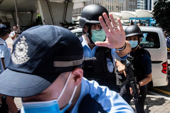 โจชัวหว่องยังอยู่ฮ่องกง ลั่นไม่ก้มหัวให้พญามังกร - จีนโชว์ดุอีก - ข่าวสด