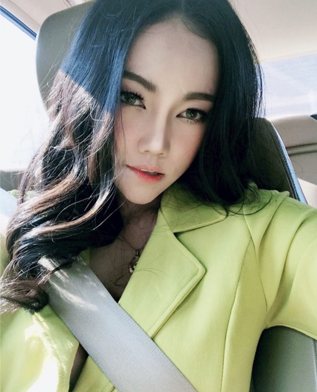 เอ็มมี่ แม็กซิม ลงพื้นที่เยี่ยมผู้ป่วยติดเตียง วอนช่วยคุณยายป่วยโรคหนังแข็ง | Khaosod | LINE TODAY