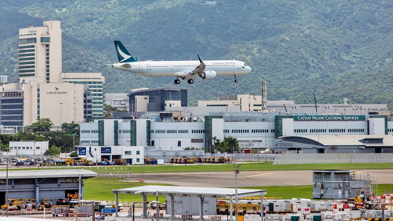 คาเธ่ย์แปซิฟิค “ไล่ออก” นักบิน 3 คน ปมละเมิดกฎจนติดโควิด-ทำป่วนทั้งฮ่องกง
