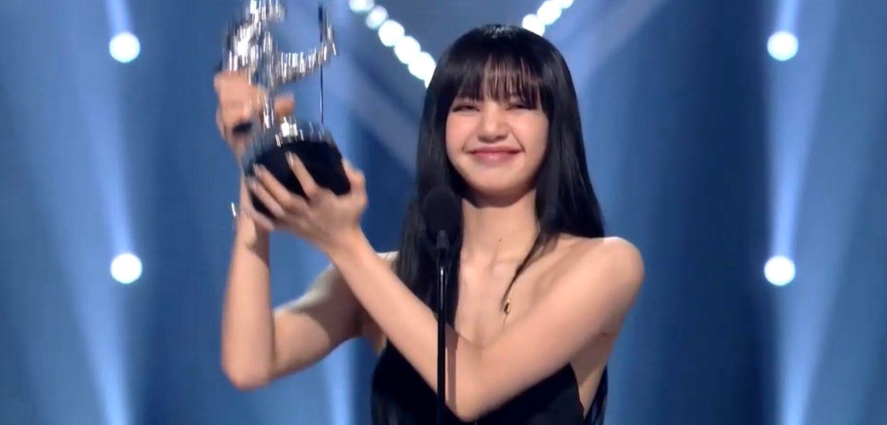 ปังฉุดไม่อยู่! ลิซ่า คว้ารางวัลระดับโลก Best K-Pop เป็นศิลปินเดี่ยวเคป็อปคนแรก