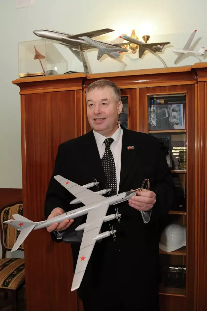 อดีตอธิการบดีสถาบันการบินมอสโก เสียชีวิต ตกจากบันได ขณะตรวจตึกสร้างใหม่