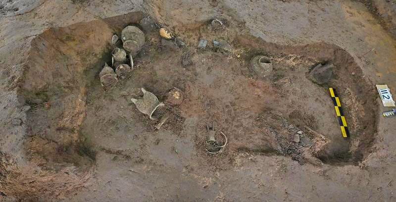 3,000-year-old 'gold body mask' revealed - found in Shang Dynasty city ...