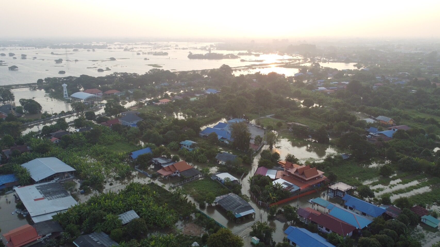Can't take it! The embankment collapsed at several points. The flooded ...
