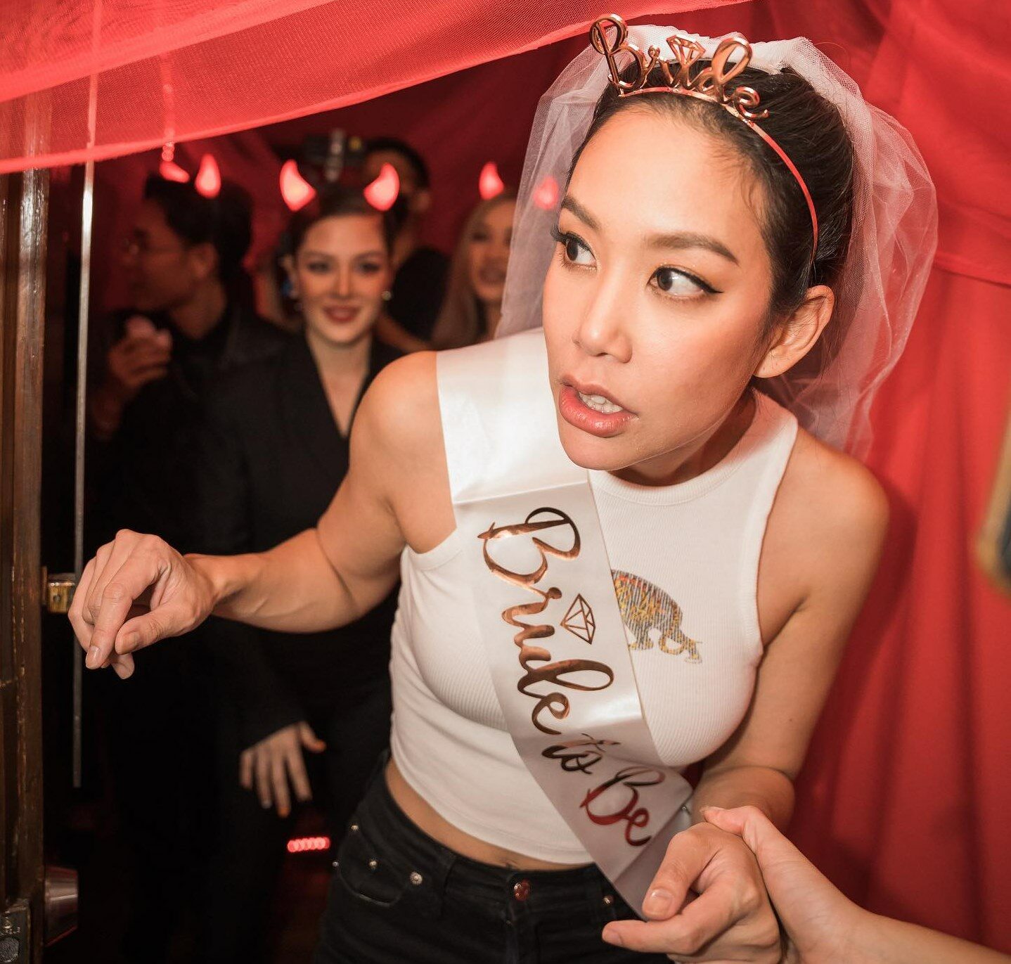 แอริน อึ้ง เพื่อนเซอร์ไพรส์จัดปาร์ตี้สละโสด รวมความโหด มันส์ ฮา | Khaosod | LINE TODAY