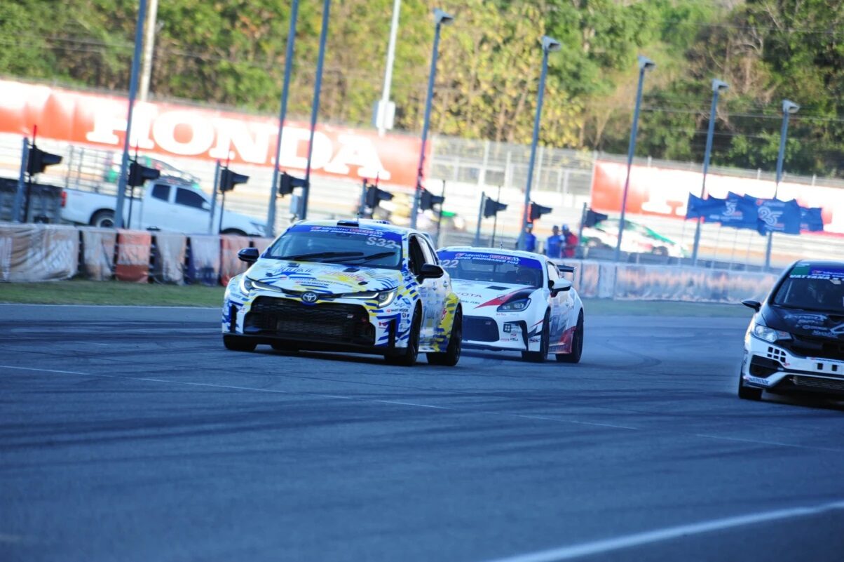 ROOKIE Racing จับมือ TOYOTA หนุนสร้างสังคมสีเขียว ขนทัพรถยนต์พลังงานทางเลือก ร่วมแข่ง ‘IDEMITSU ...