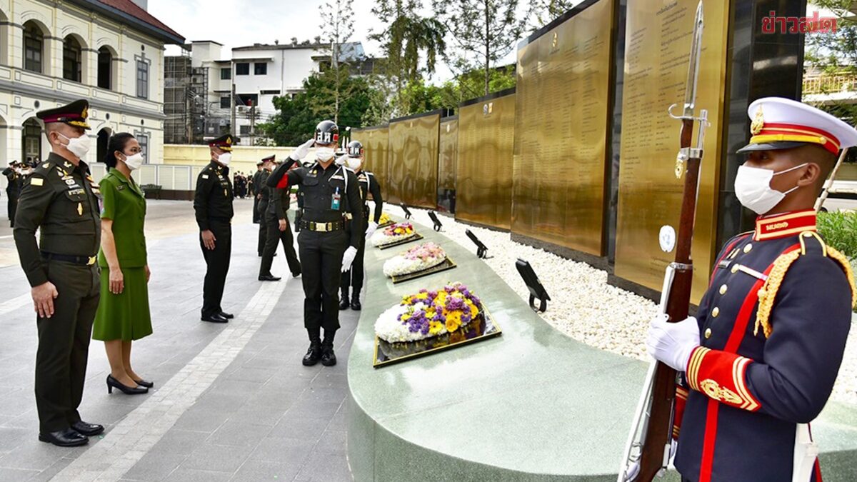 Royal Thai Army Commander makes merit in New Year, opens 'memorial wall ...