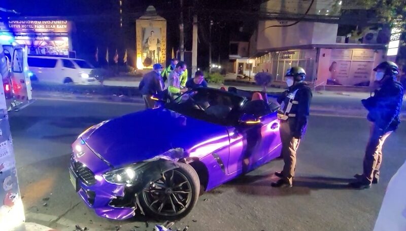 สาวขับ BMW ชนเสาไฟฟ้าพัง ที่ข้อมือมีริสต์แบนด์สถานบันเทิงดังติดอยู่ - ข่าวสด
