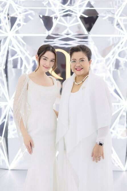 "เดียร์น่า ฟลีโป" ร่วมงาน The Multi Level Brightening by Clé de Peau Beauté ในฐานะ Brand ...