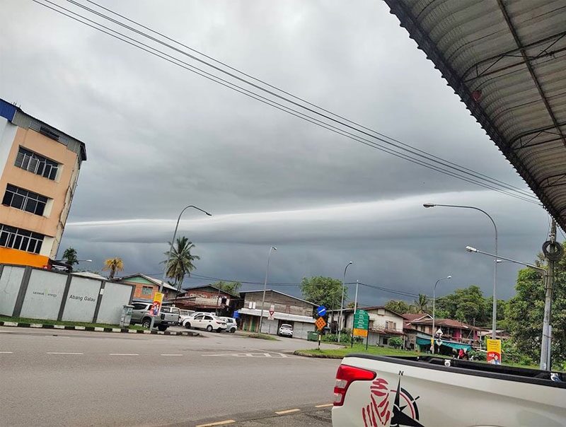 มาเลเซียฮือฮาเมฆแปลก แห่แชร์เหมือน “บันไดสู่สวรรค์” หวั่นเป็นสัญญาณพายุถล่ม