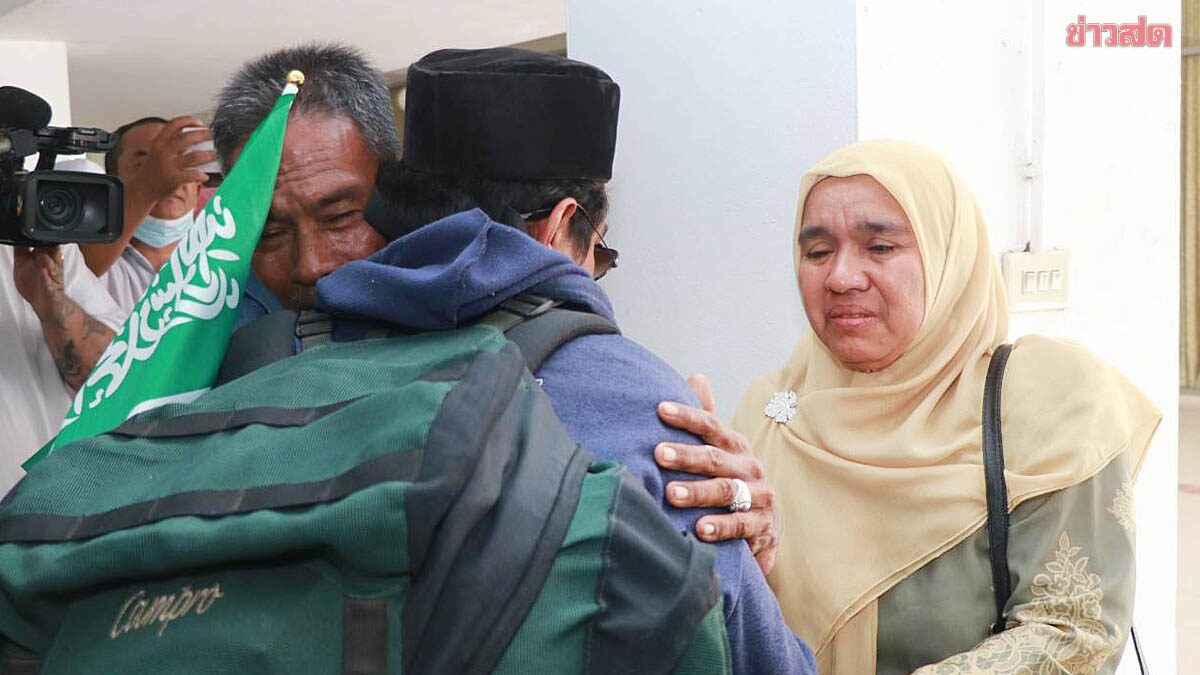 ครอบครัวโผกอด ร่ำไห้ดีใจ 62 นศ.ไทย กลับจากซูดาน ซี130 บินส่งถึงปัตตานี - ข่าวสด