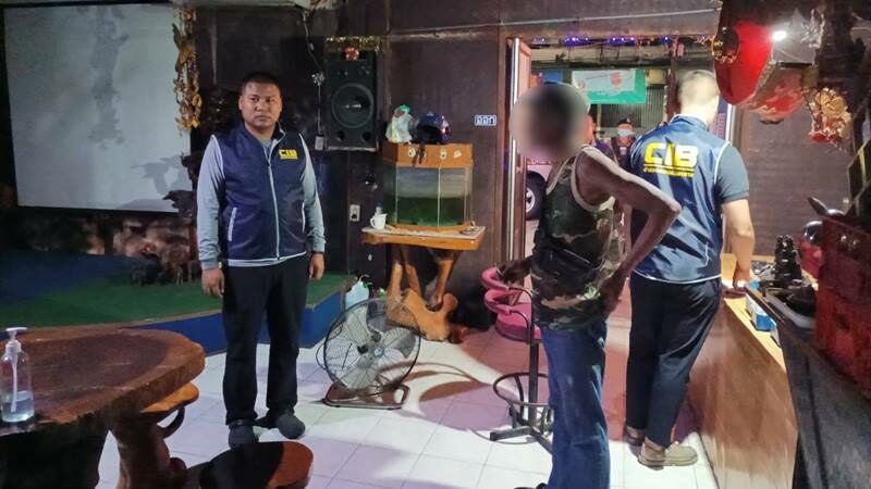 บุกจับคาราโอเกะ ค้ากามสาวอายุต่ำกว่า 18 ปี หักค่านายหน้า 500 - ข่าวสด