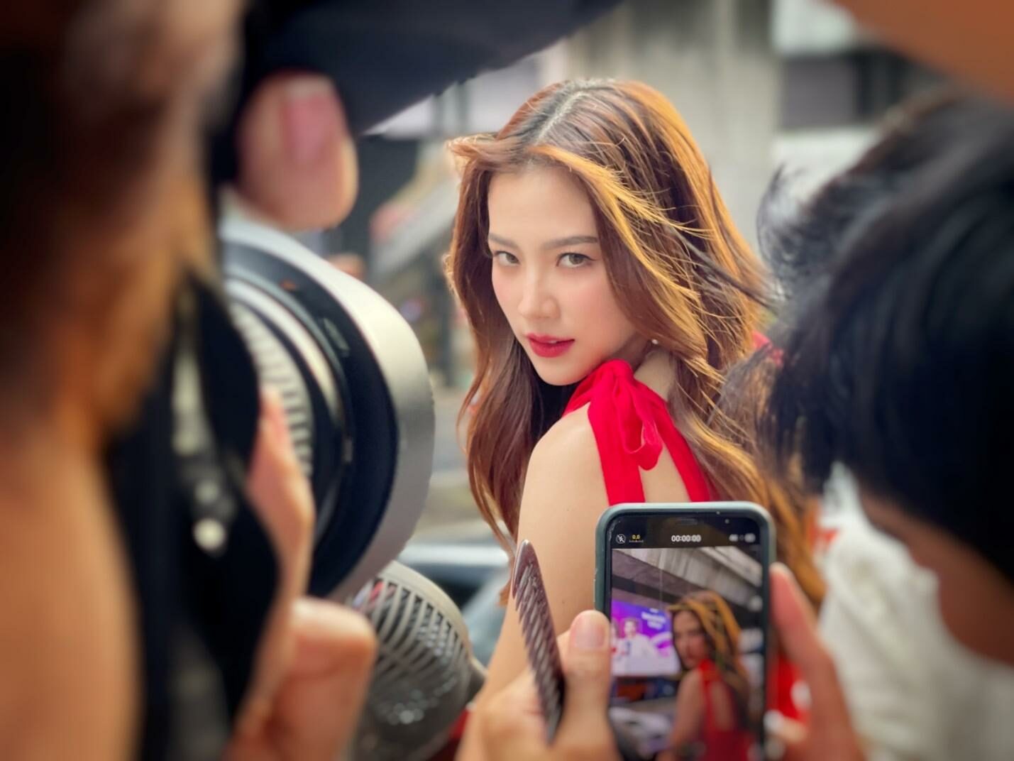 SNAPSHOTS: เปิดภาพเบื้องหลังสุดเอ็กซ์คลูซีฟ จากงาน Better Together Festival แถลงภาพทรูคอร์ป 2 ...