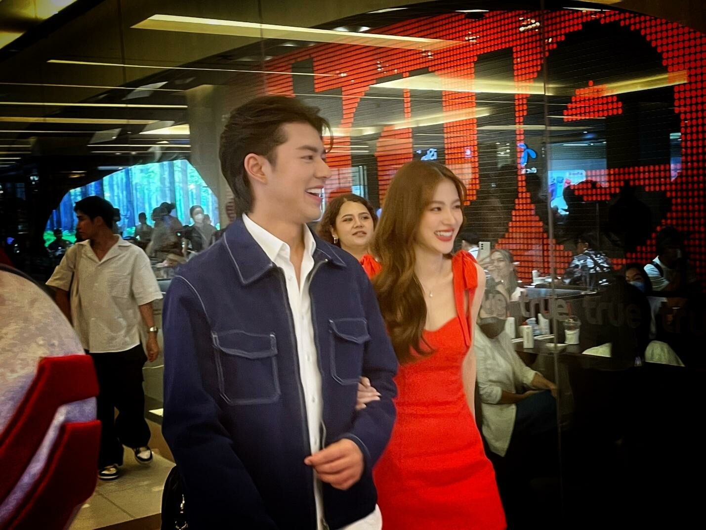 SNAPSHOTS: เปิดภาพเบื้องหลังสุดเอ็กซ์คลูซีฟ จากงาน Better Together Festival แถลงภาพทรูคอร์ป 2 ...