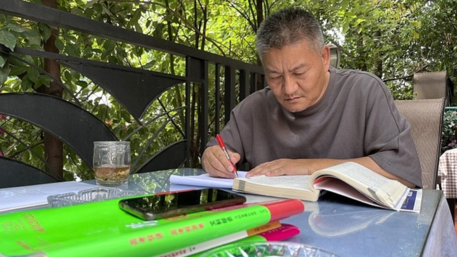 เจ้าสัววัย 56 สอบเข้ามหาลัย 27 ครั้ง ไม่ผ่านสักที เผยพยายามมาตั้งแต่ 40 ปีก่อน