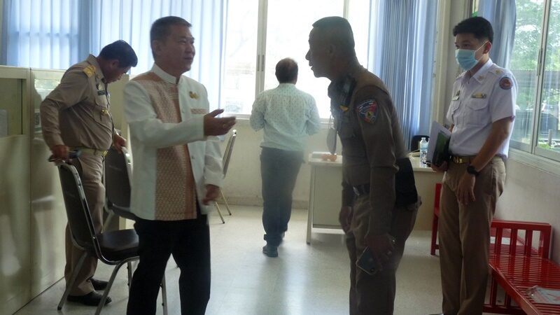 ผู้ว่าฯโวยตร.ไม่ช่วย วันชิงคืน"วัดบางคลาน"ทิ้งทหาร-อส.เจอถล่มเจ็บ จ่อขอDSIช่วย(คลิป) - ข่าวสด