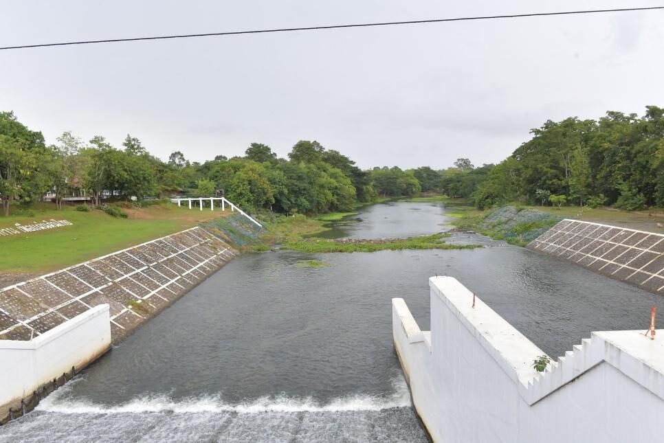 รองฯทวีศักดิ์ เข้ม...ติดตามความพร้อมรับมืออุทกภัยเมืองเพชร - ข่าวสด