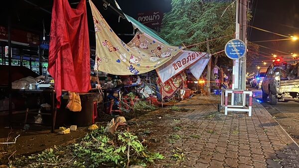 หนุ่มขับบีเอ็ม อัดท้ายกระบะ พุ่งชนกวาดร้านค้าหน้าตลาดนับสิบ แมวตาย1 - ข่าวสด