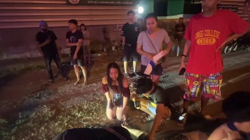 เก๋งพุ่งตกน้ำชนท่อปูนตีลังกากลับขึ้นถนน กระจกบาดแขนเกือบขาด สาวเห็นปล่อยโฮเผยเหตุ - ข่าวสด