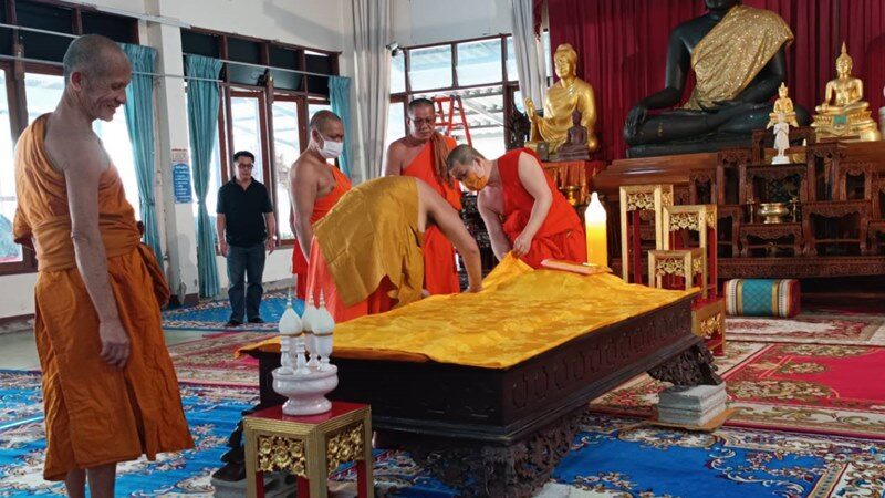 สิ้น "พระราชจินดานายก" พระมหาเถระเมืองลำปาง มรณภาพสงบ สิริอายุ 87 ปี พรรษา 66 | Khaosod | LINE TODAY